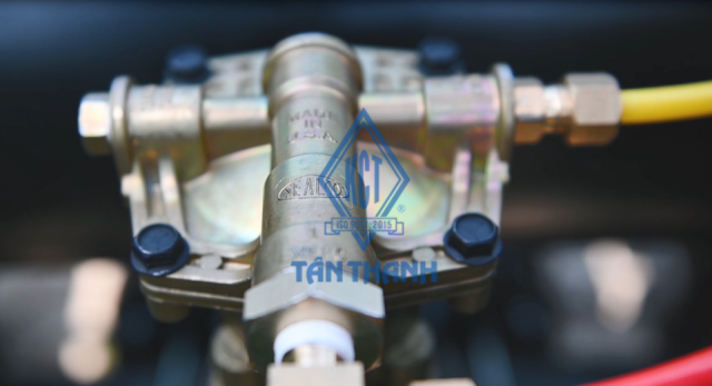 Sealco Relay, American technology top