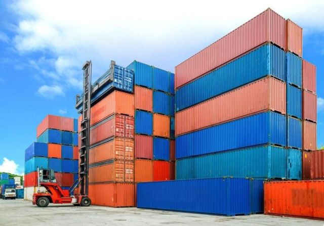 Phí lưu bãi container là gì? Phân biệt từng loại phí