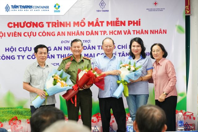 Tân Thanh Container chung tay hỗ trợ chi phí mổ mắt cho hội viên Hội ...