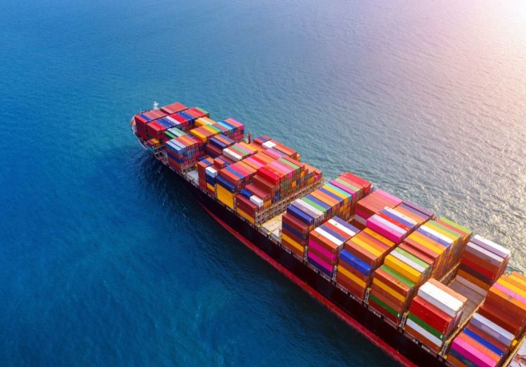 Tàu container (container ship) là gì? Phân loại từ A-Z