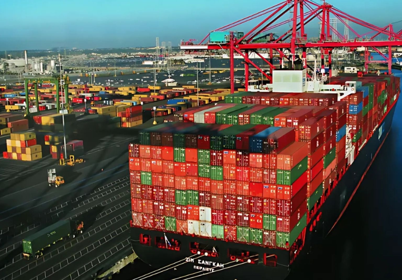 Tàu container (container ship) là gì? Phân loại từ A-Z