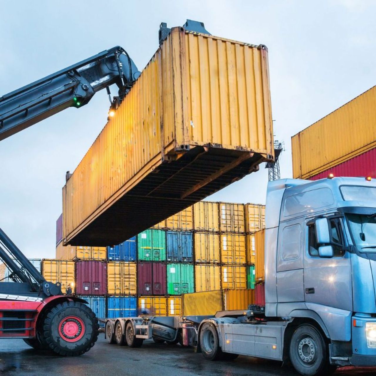 Cấu tạo xe đầu kéo và thông tin liên quan bạn nên biết