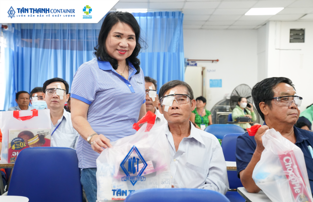 Tân Thanh Container chung tay hỗ trợ chi phí mổ mắt cho hội viên Hội ...