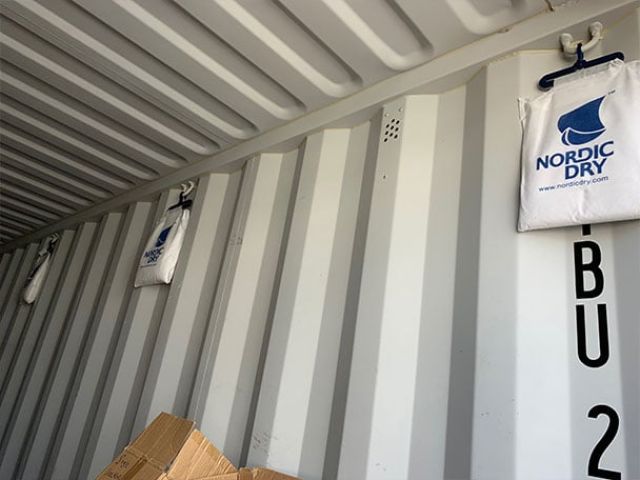 Thùng container có bị ẩm không? Giải pháp nào để kiểm soát độ ẩm?