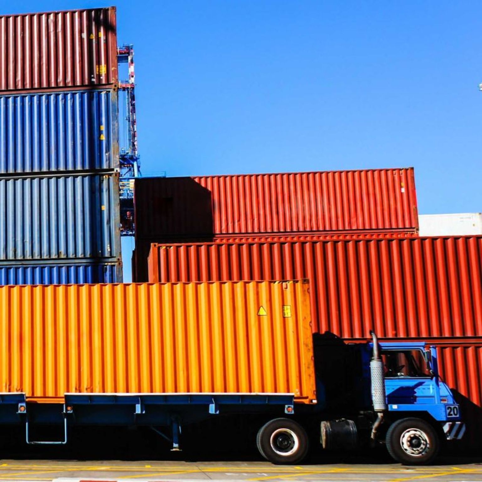 Cấu tạo xe đầu kéo và thông tin liên quan bạn nên biết