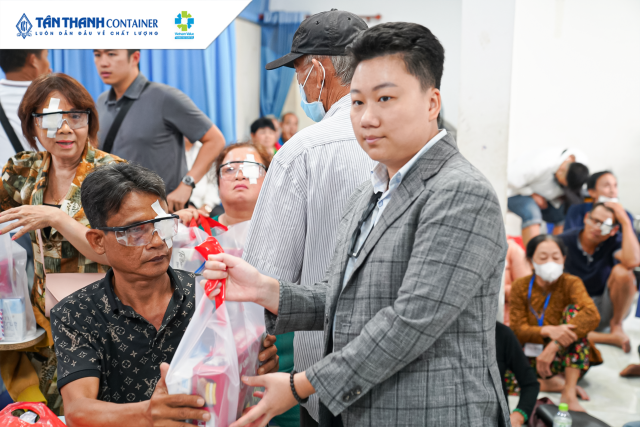 Tân Thanh Container chung tay hỗ trợ chi phí mổ mắt cho hội viên Hội ...